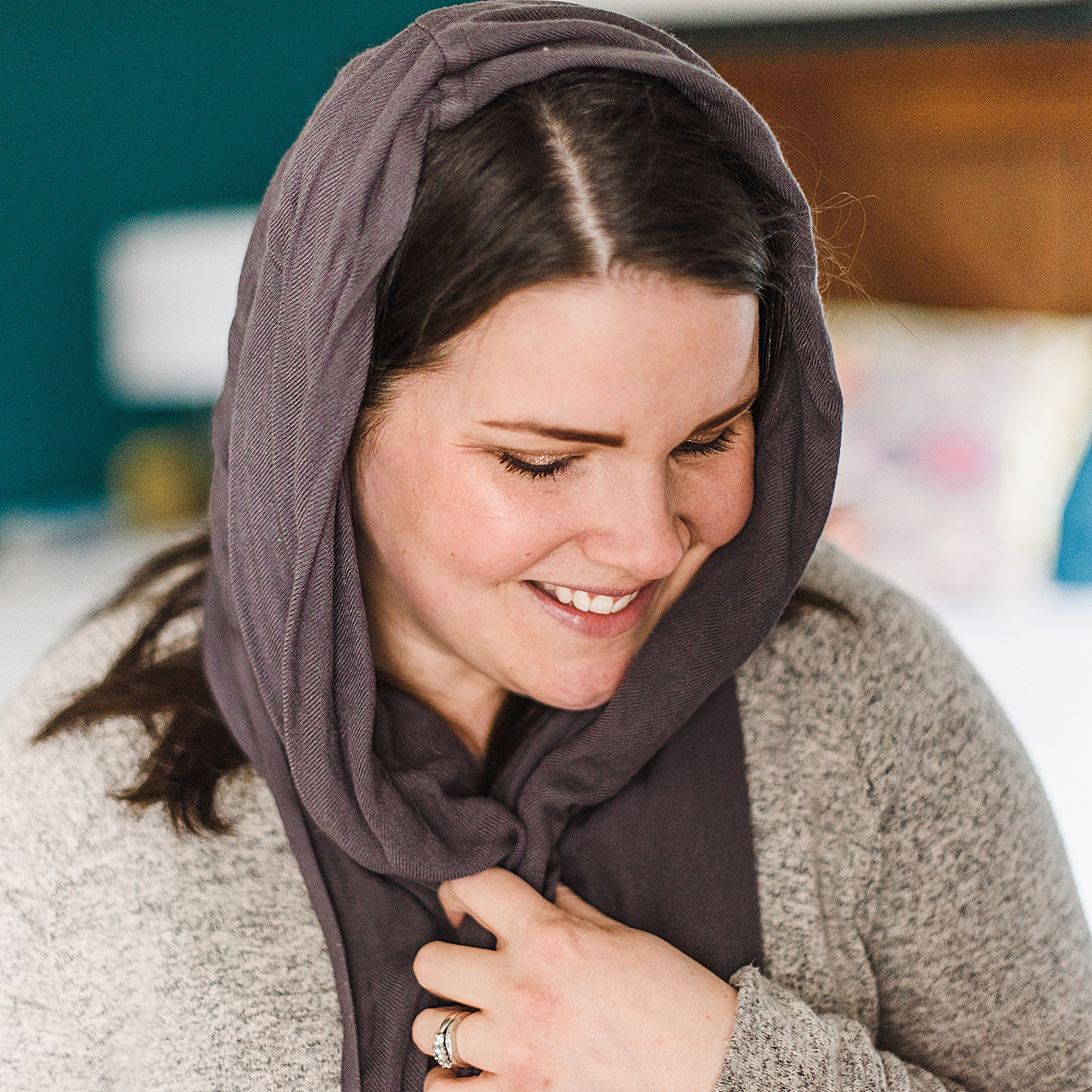 STYLE: 10 Ways to Wear an Infinity Scarf [UPDATED 2019]